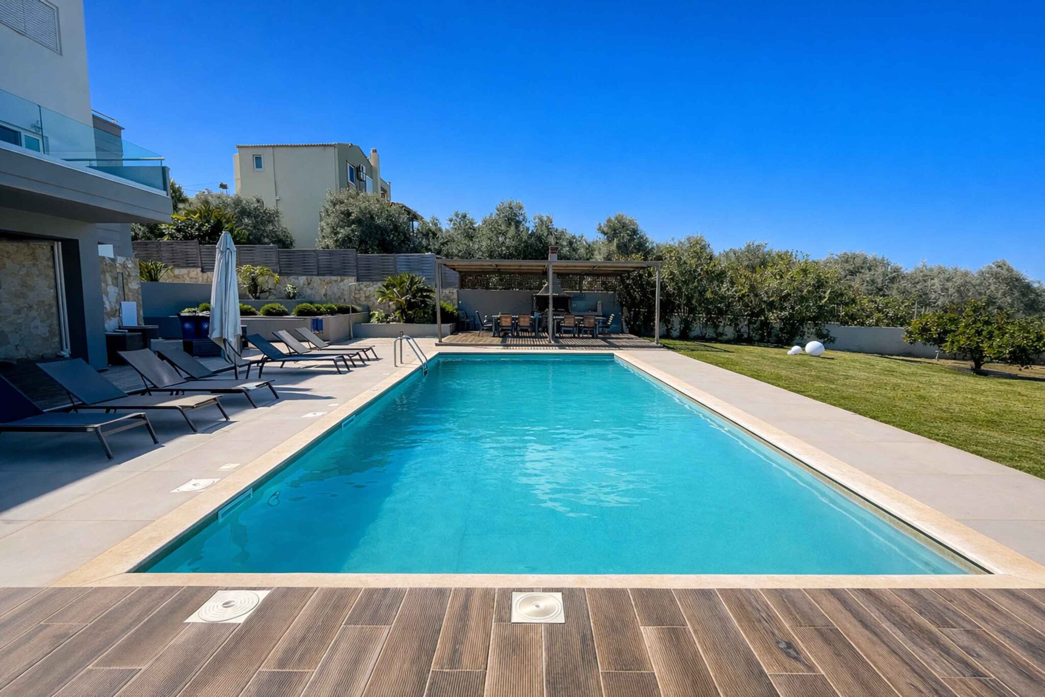 Airport Transfers Crete: Arrive with Ease, Travel in Comfort • Holiways ...